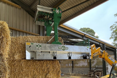 How to - Spread a Bale